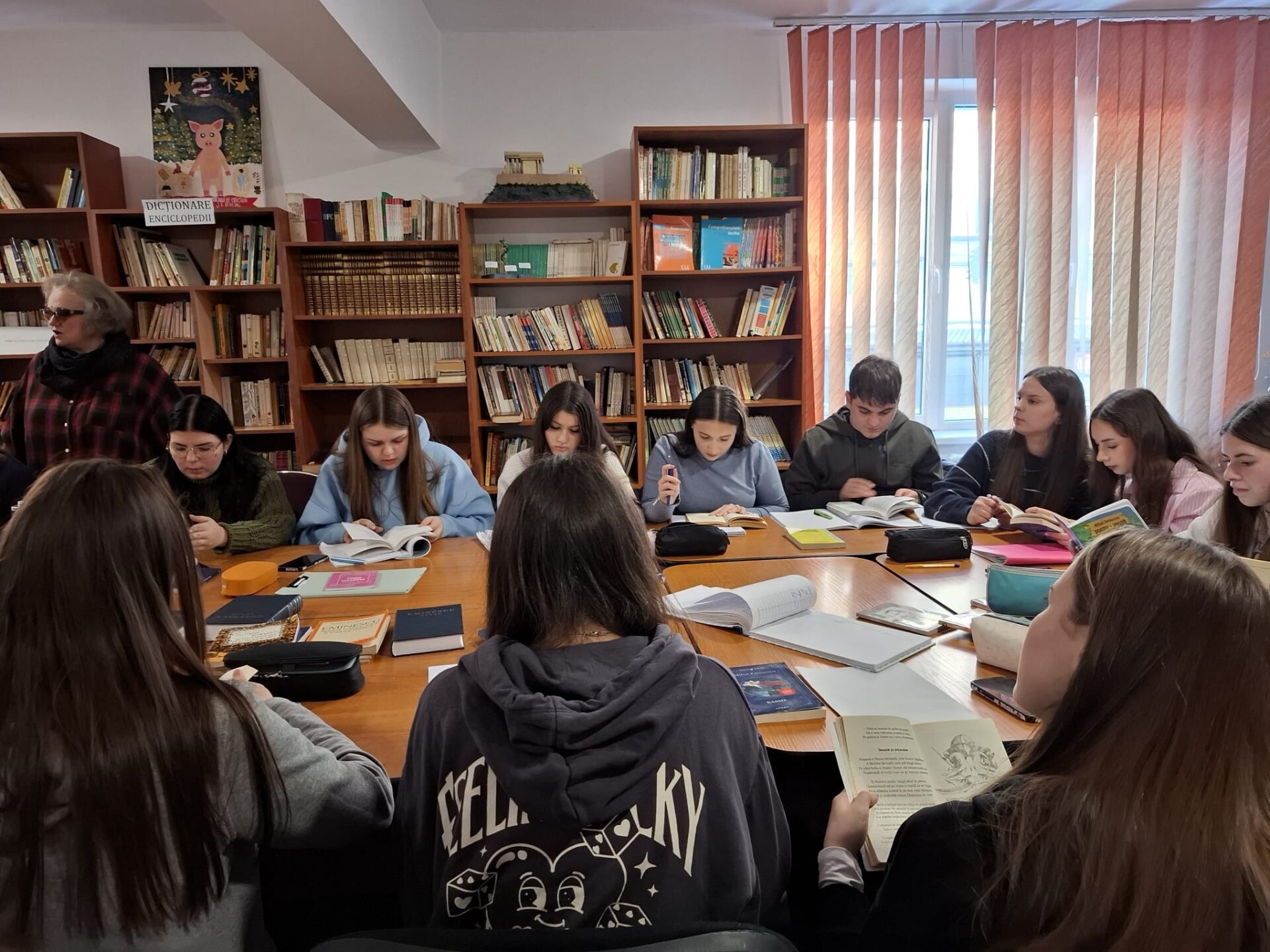 Activități dedicate poetului național, la Colegiul „Mihai Eminescu ...